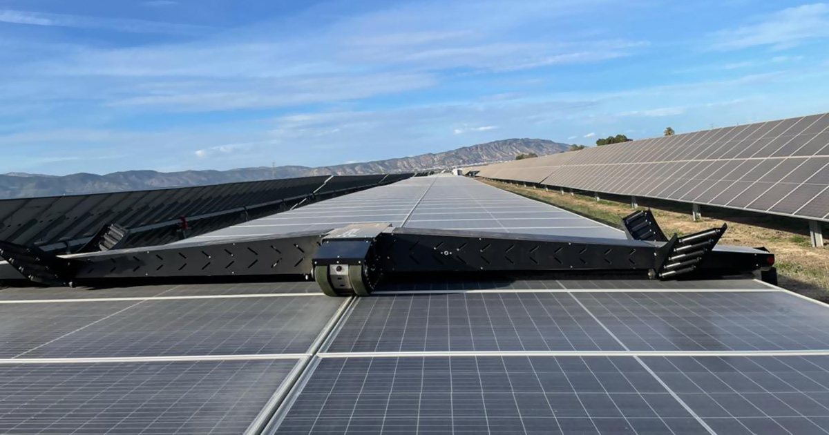 A robot for dry cleaning photovoltaic systems | Enel Green Power